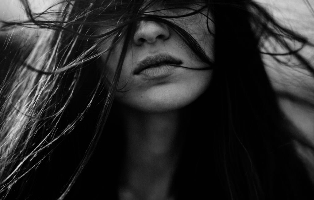 Emotional portrait photography - Feeling the wind